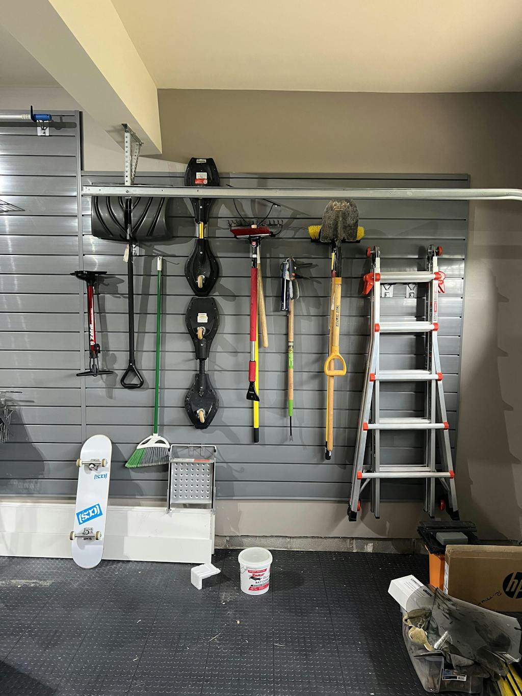 Proslat 8' x 4' PVC Slatwall 32 sq. ft – Proslat US