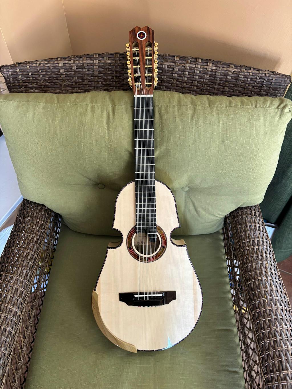 Cuatro Puertorriqueño "Cutaway" (Edición limitada) Artist Signature (D