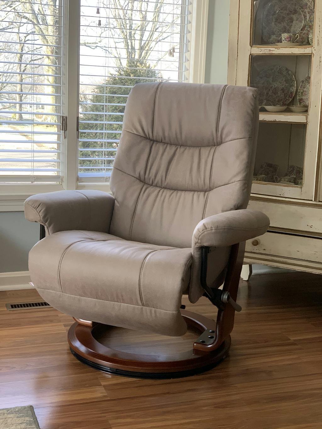 Benchmaster Valencia II Recliner – Quality Woods Furniture