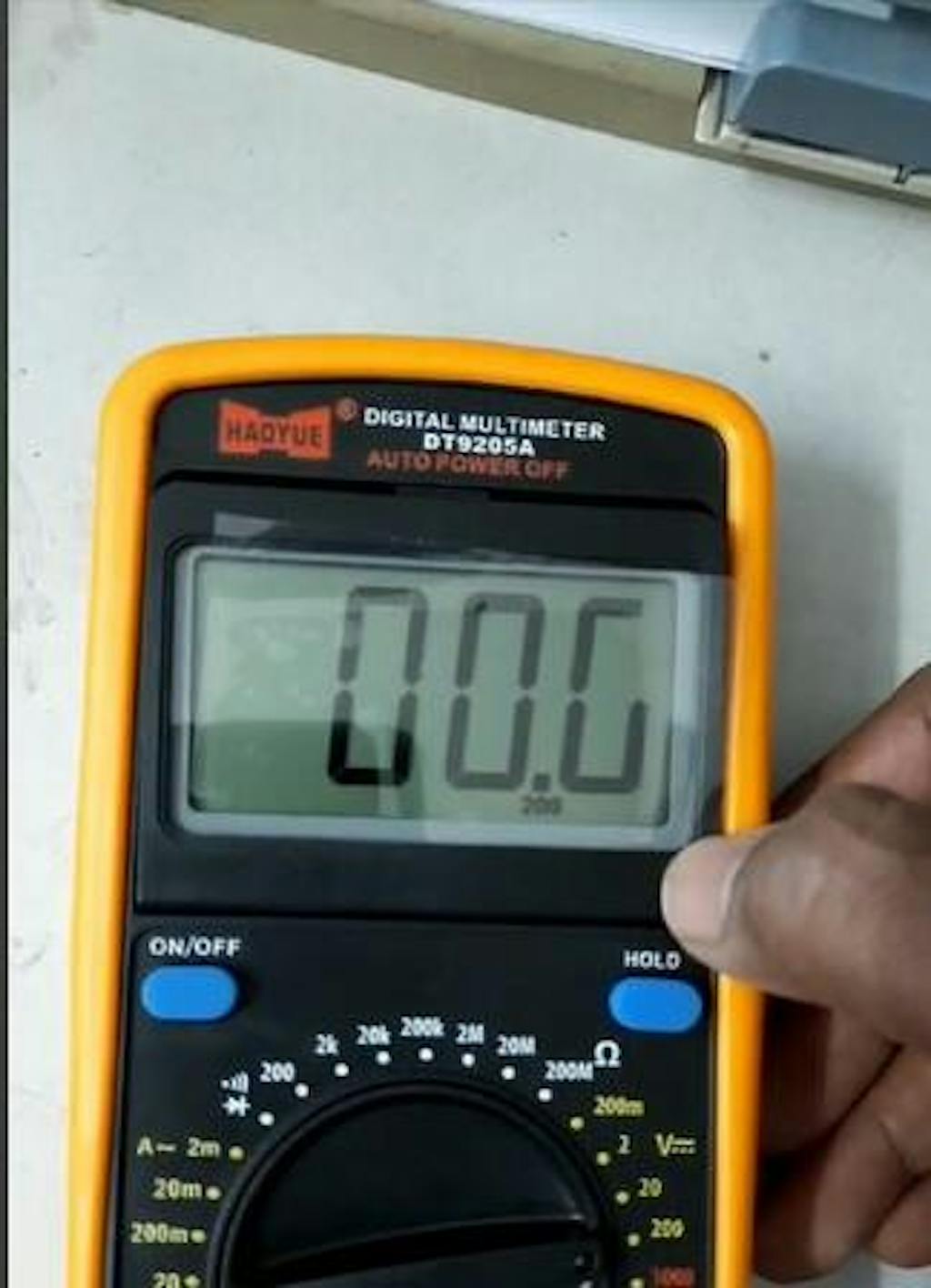 DT9205A Digital Multimeter with Probes and Battery – QuartzComponents