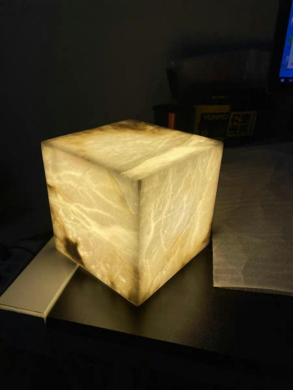 Alabaster Cubic Table Lamp – Radilum