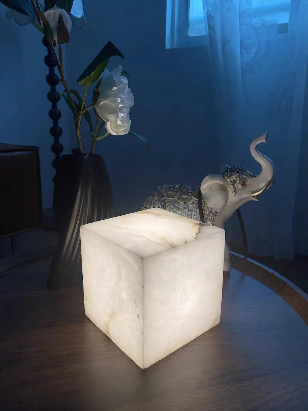 Alabaster Cubic Table Lamp – Radilum