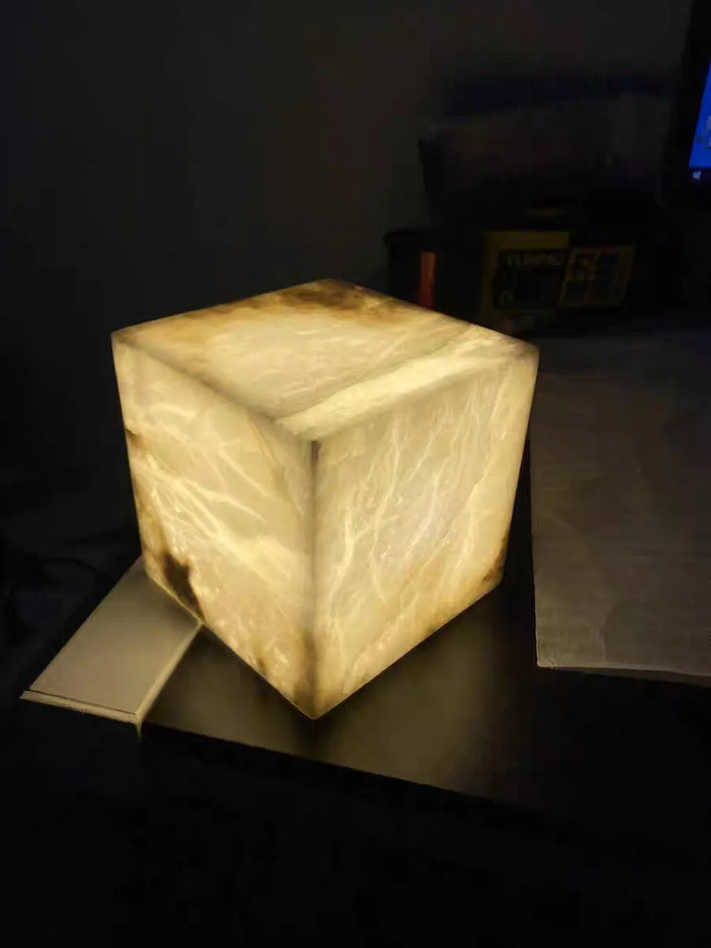 Alabaster Cubic Table Lamp – Radilum