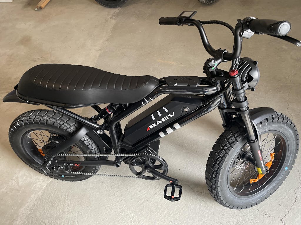 RAEV Bullet GT V2 | Retro Look & Modern Power – RAEV Bikes