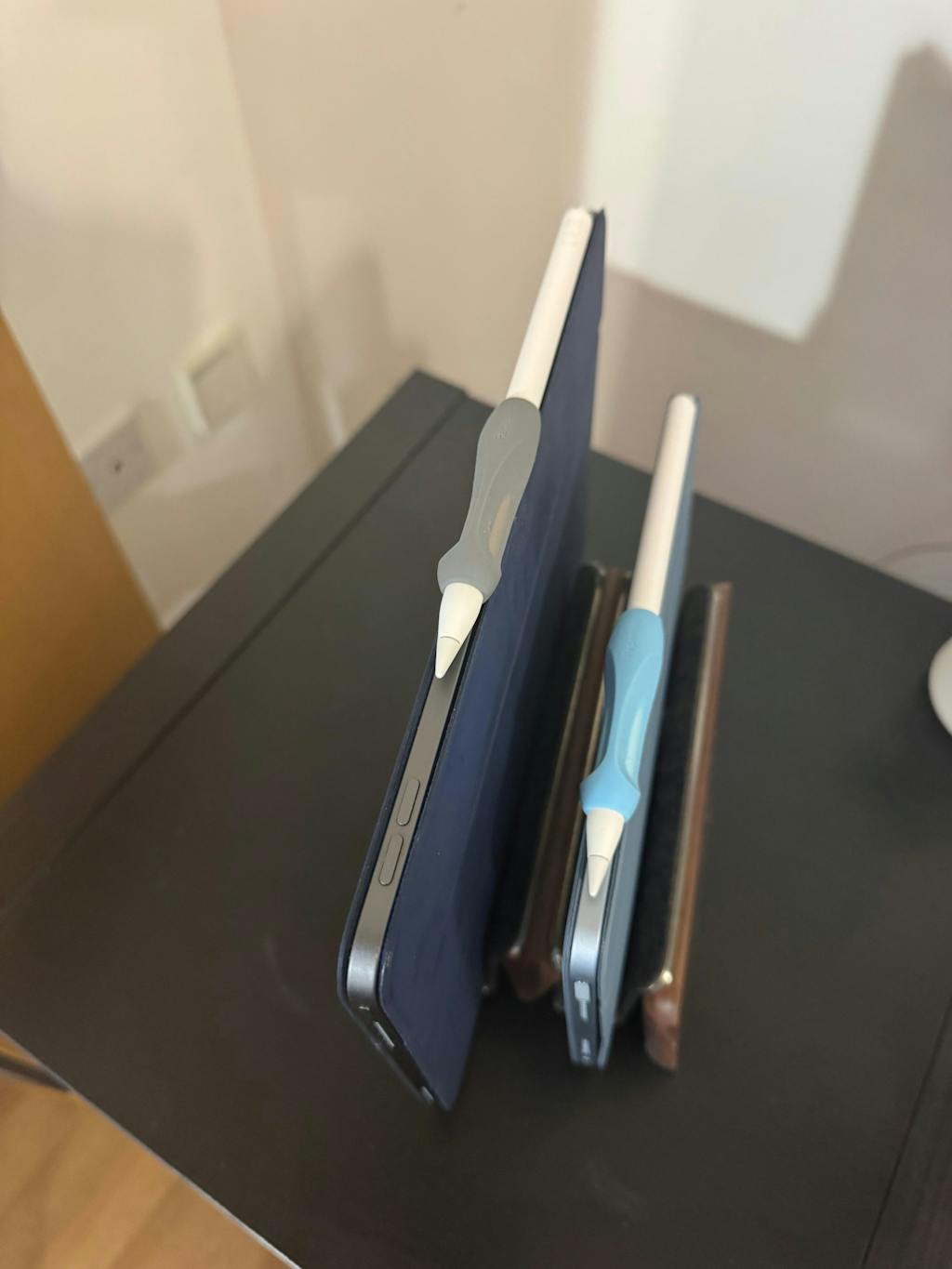 Vertical Laptop Stand Clamshell Holder Dual Slot for Macbook | Black Wood