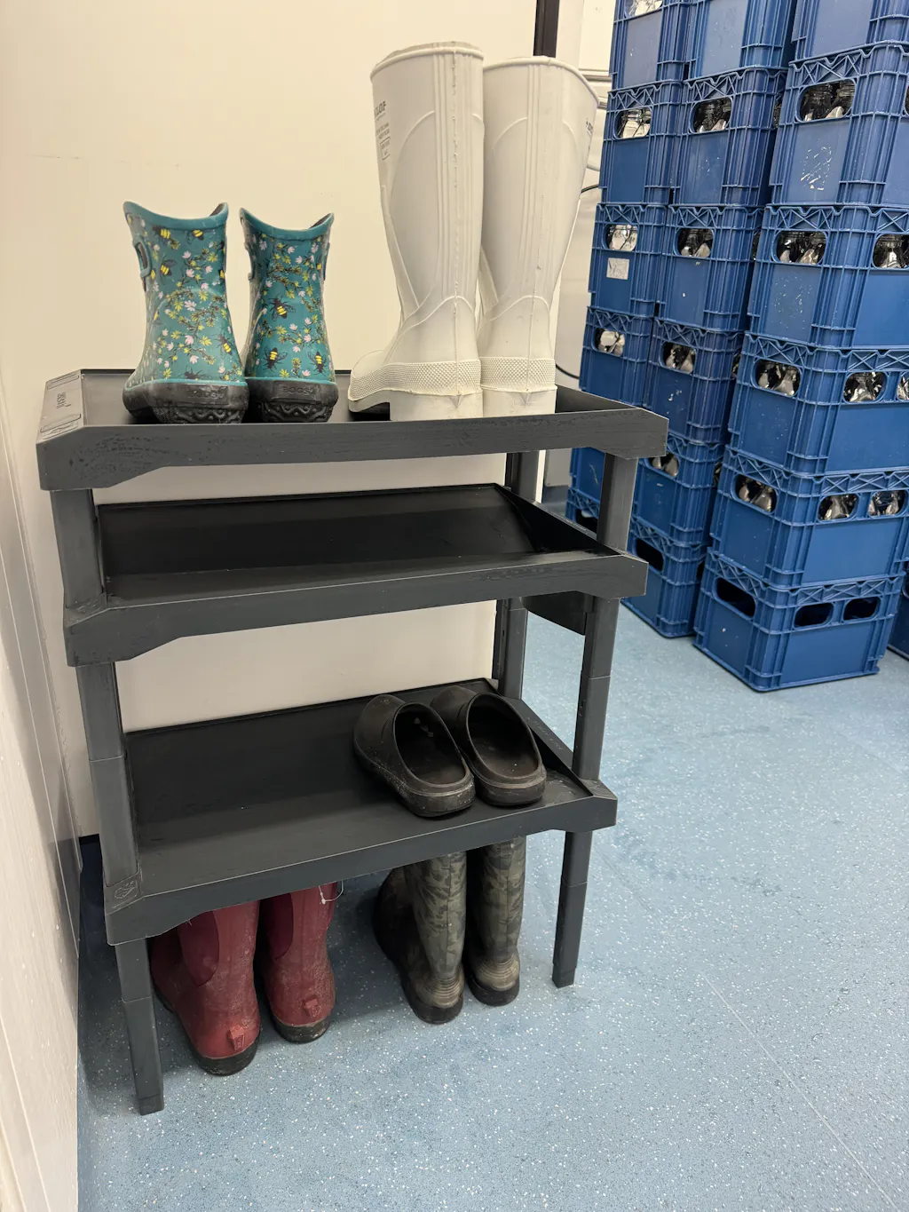 BOOT RACK WITH CONTAINERS - PRACTICAL & STACKABLE - RAKABOT PLASTICO