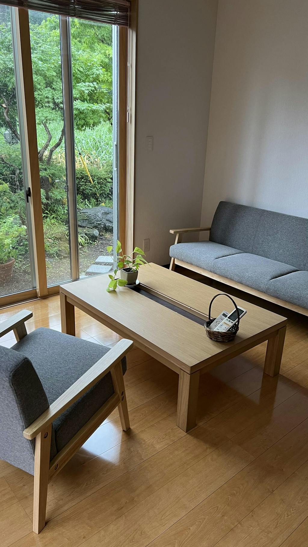 北欧風 2人掛け 木枠ソファ『TRYGG トゥリッグ』/暮らしに心地よくなじむ、北欧風ソファ|RASIK（ラシク）