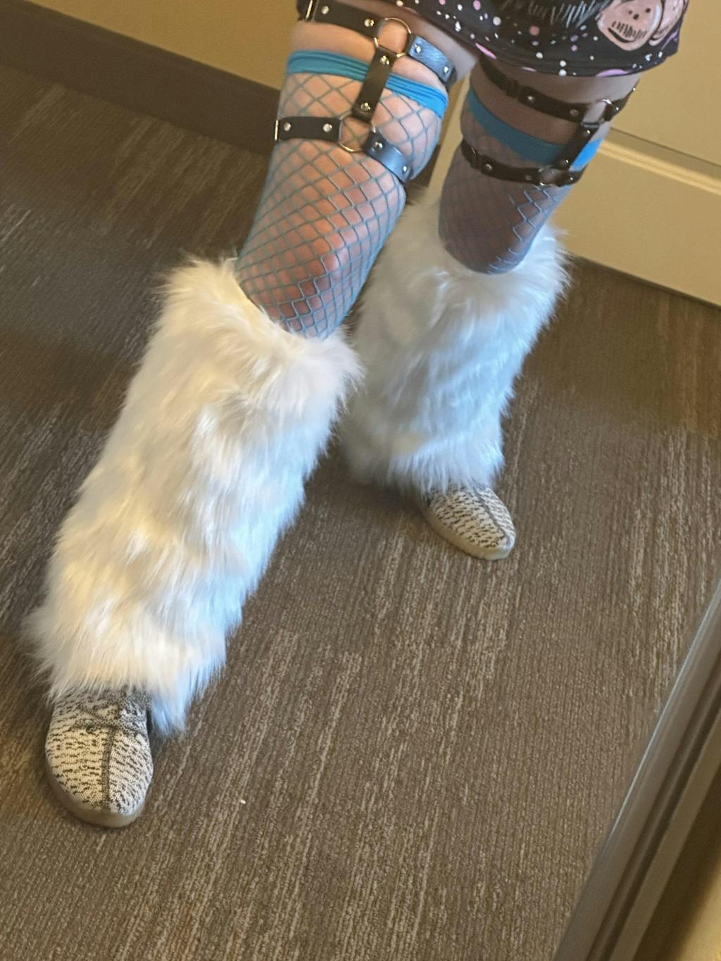 Light Up White Fluffies – Rave Wonderland