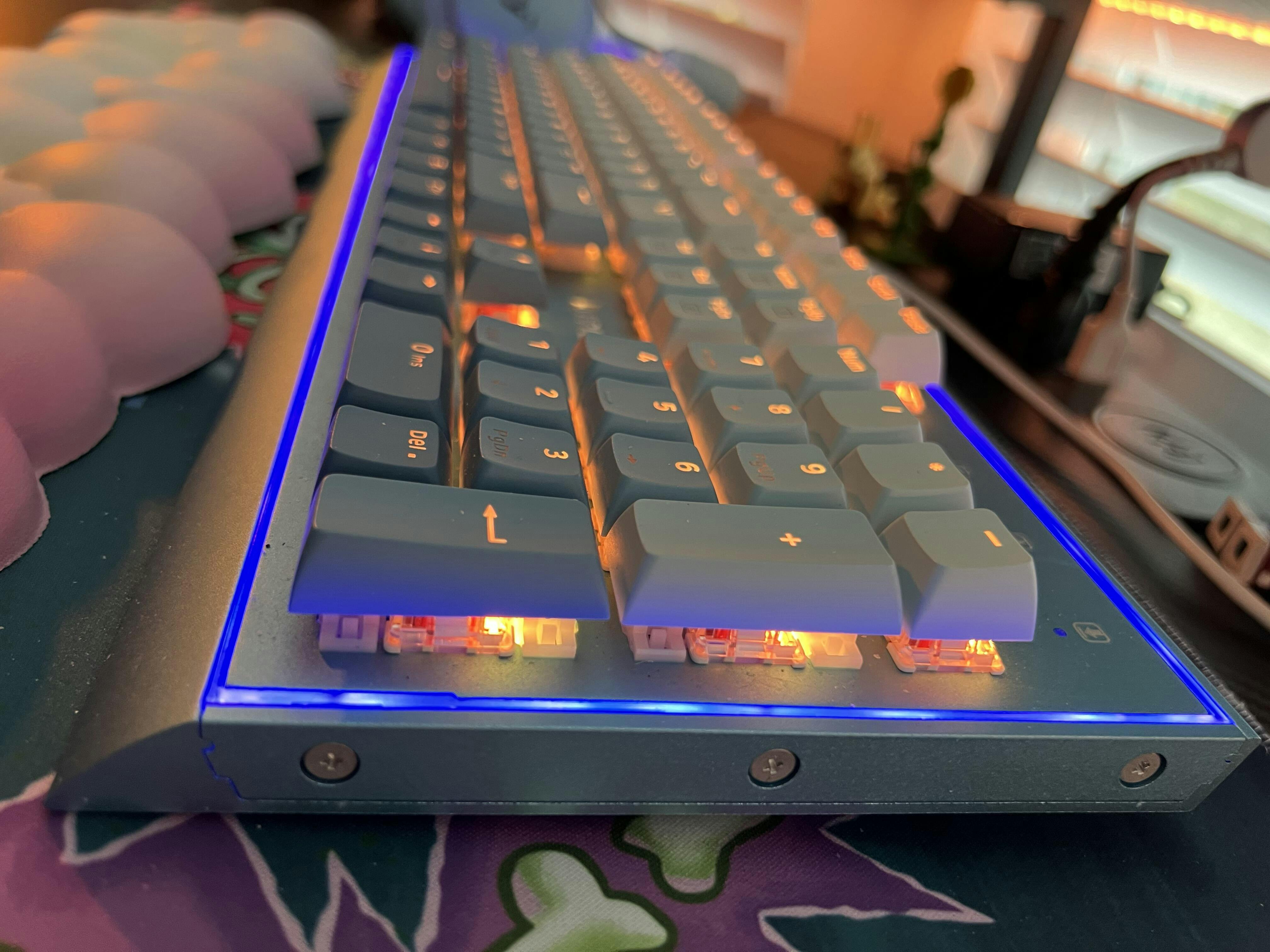 Redragon K654 104 Keys RGB Gaming Keyboard w/ Weighted Aluminum Frame ...