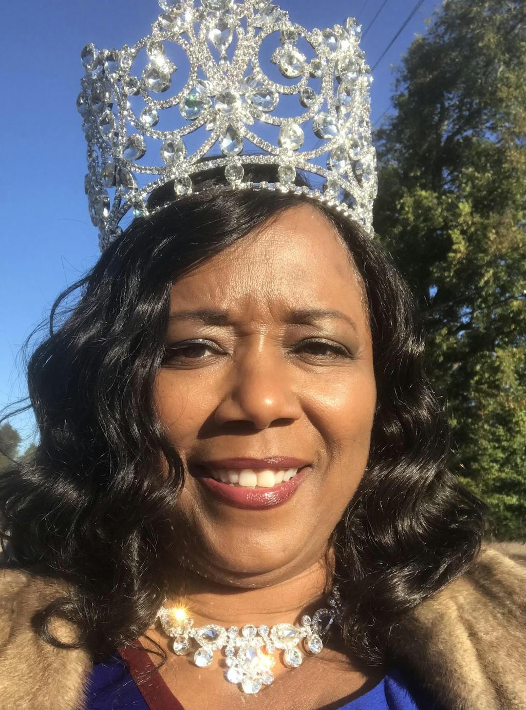 #17023 Grandeur Tiara with Combs - 5.5"