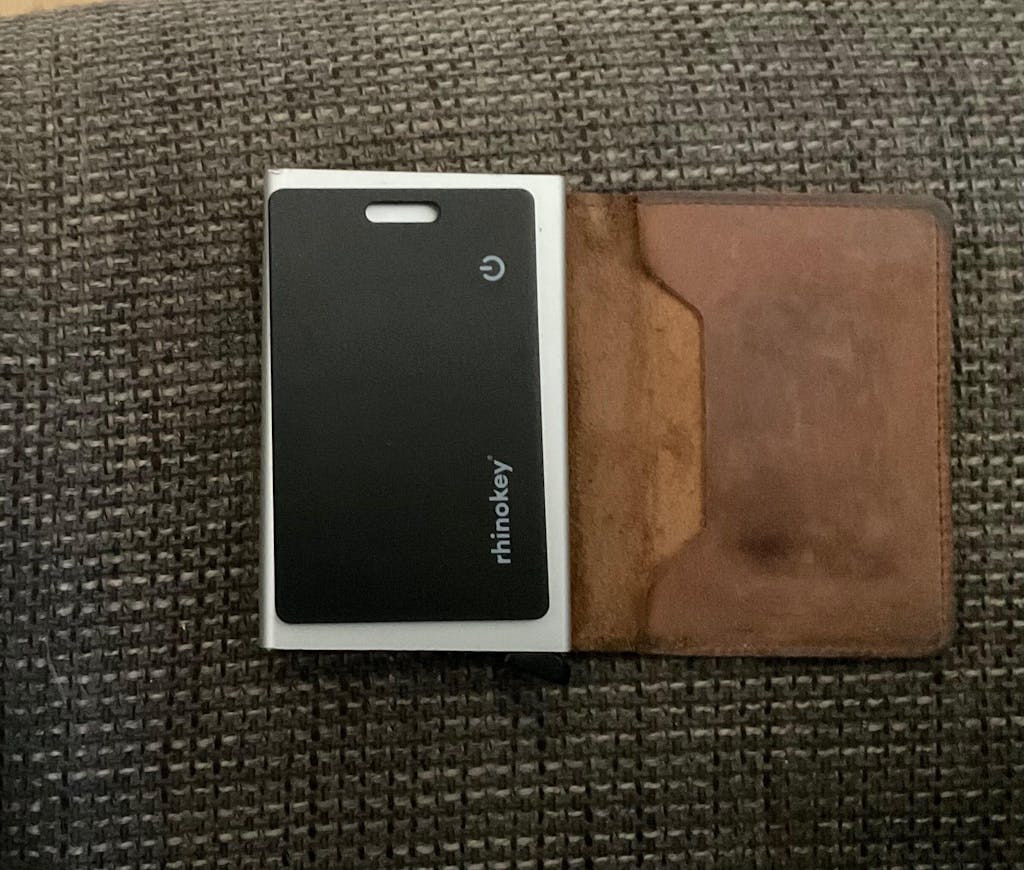 Rhinokey® Smart - The Modern Trackable Key Organizer and Flashlight