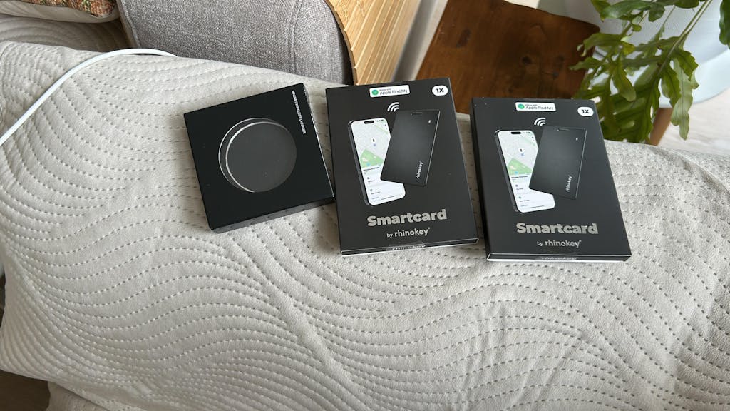 Rhinokey® Smart - The Modern Trackable Key Organizer and Flashlight