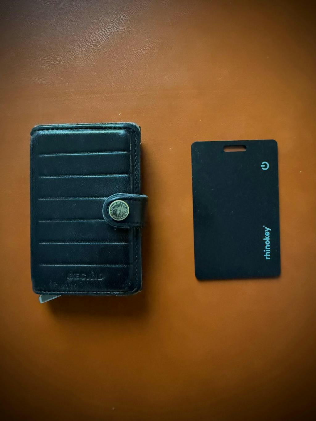 Rhinokey® Smart - The Modern Trackable Key Organizer and Flashlight