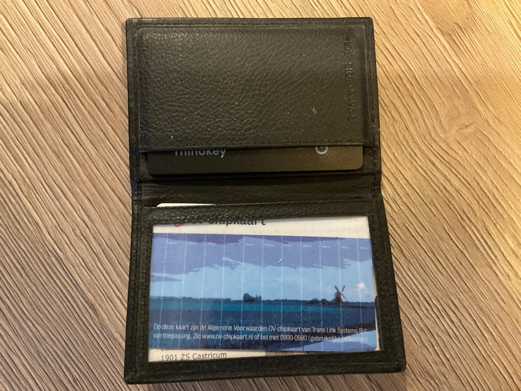 Rhinokey® Smart - The Modern Trackable Key Organizer and Flashlight