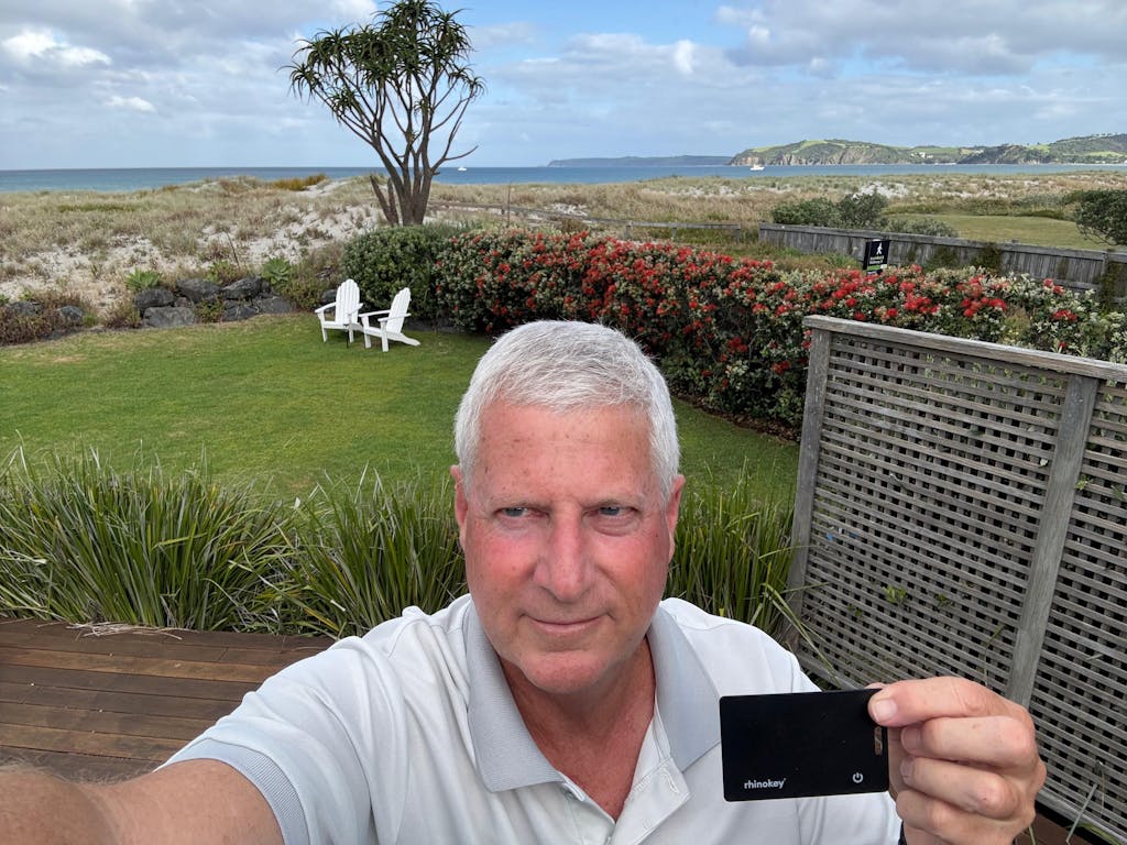 Rhinokey® Smart - The Modern Trackable Key Organizer and Flashlight