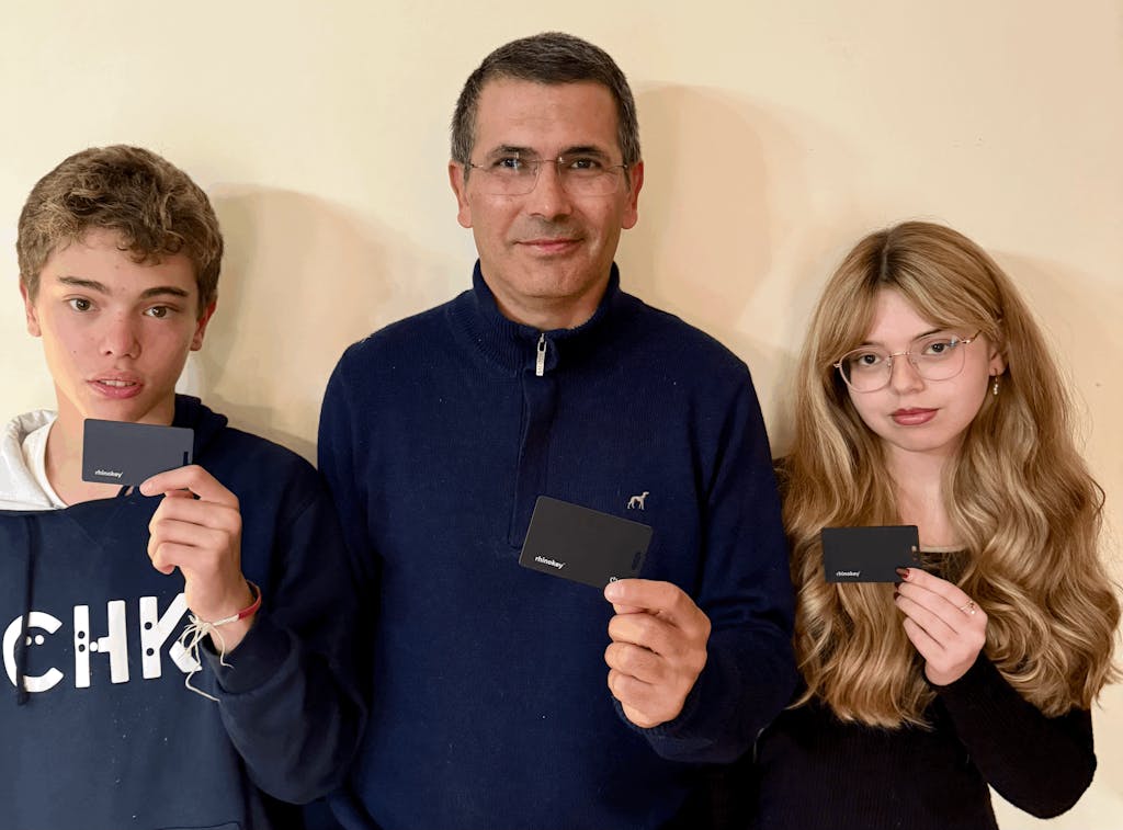 Rhinokey® Smart - The Modern Trackable Key Organizer and Flashlight