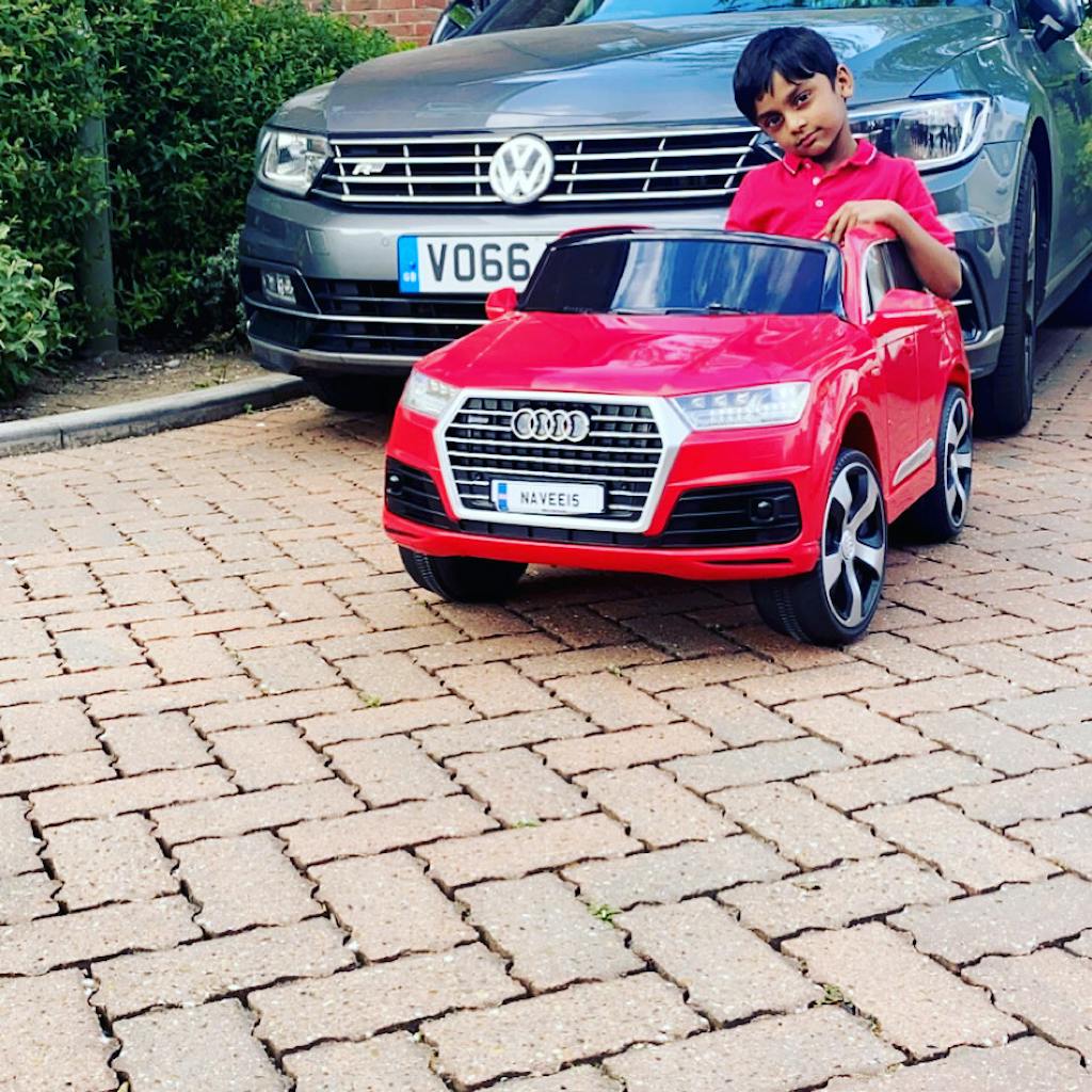 Audi Q7 Licensed Ride On Car 12V Battery Electric Remote Control – RiiRoo