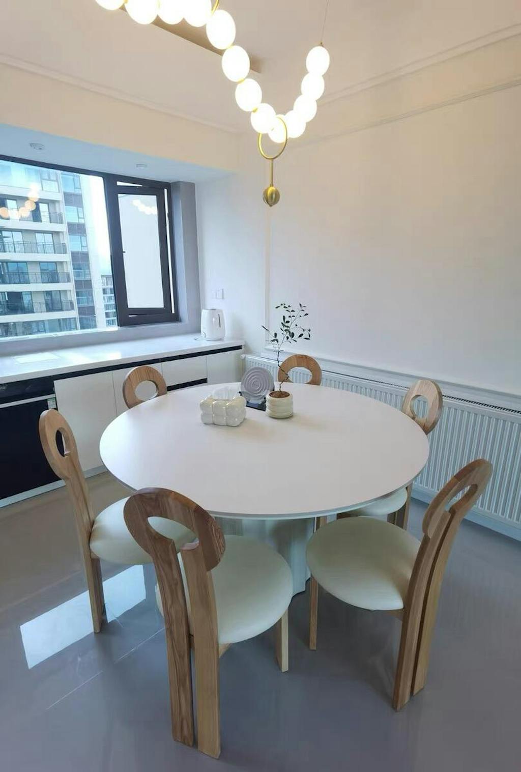 Heman Round Dining Table, White & Cream – Rit Concept