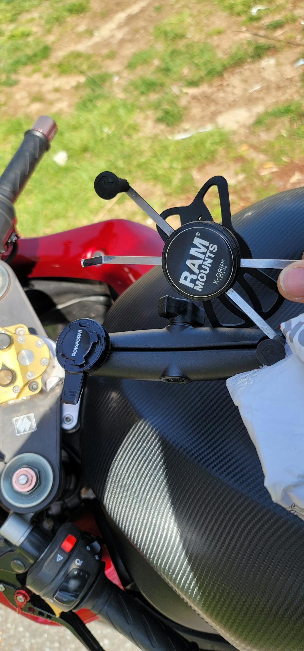 Universal Ball Adapter Phone Mount - Rokform