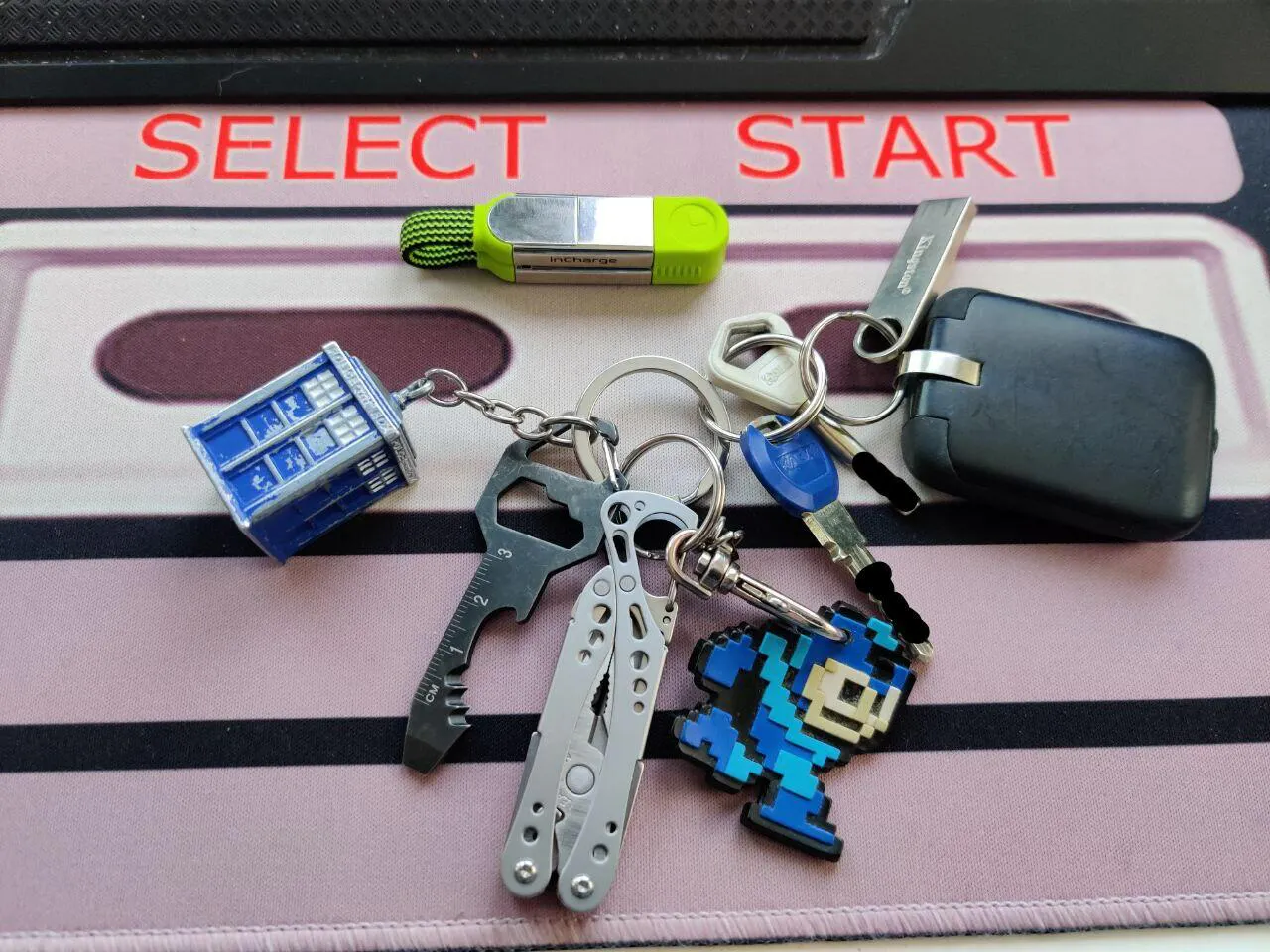 Rolling Square inCharge® X | Keyring multi charging cable | 6 different ...