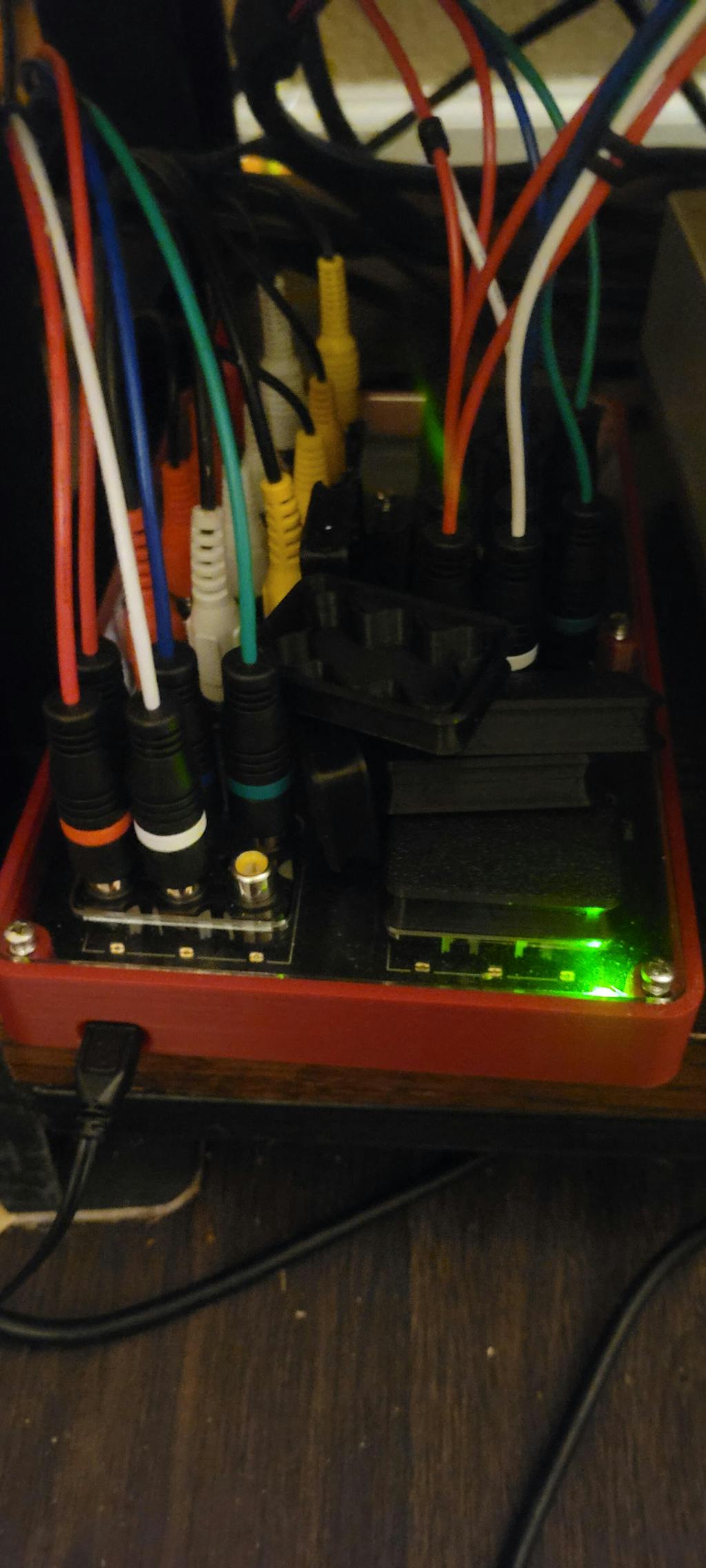 gcomp Automatic 8:2 Component / Composite switch – Rondo Products