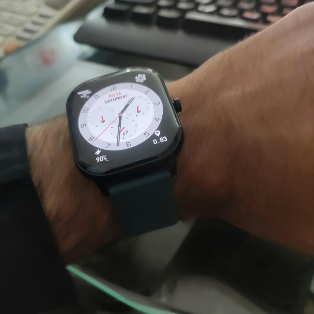 R-06 Smart Watch