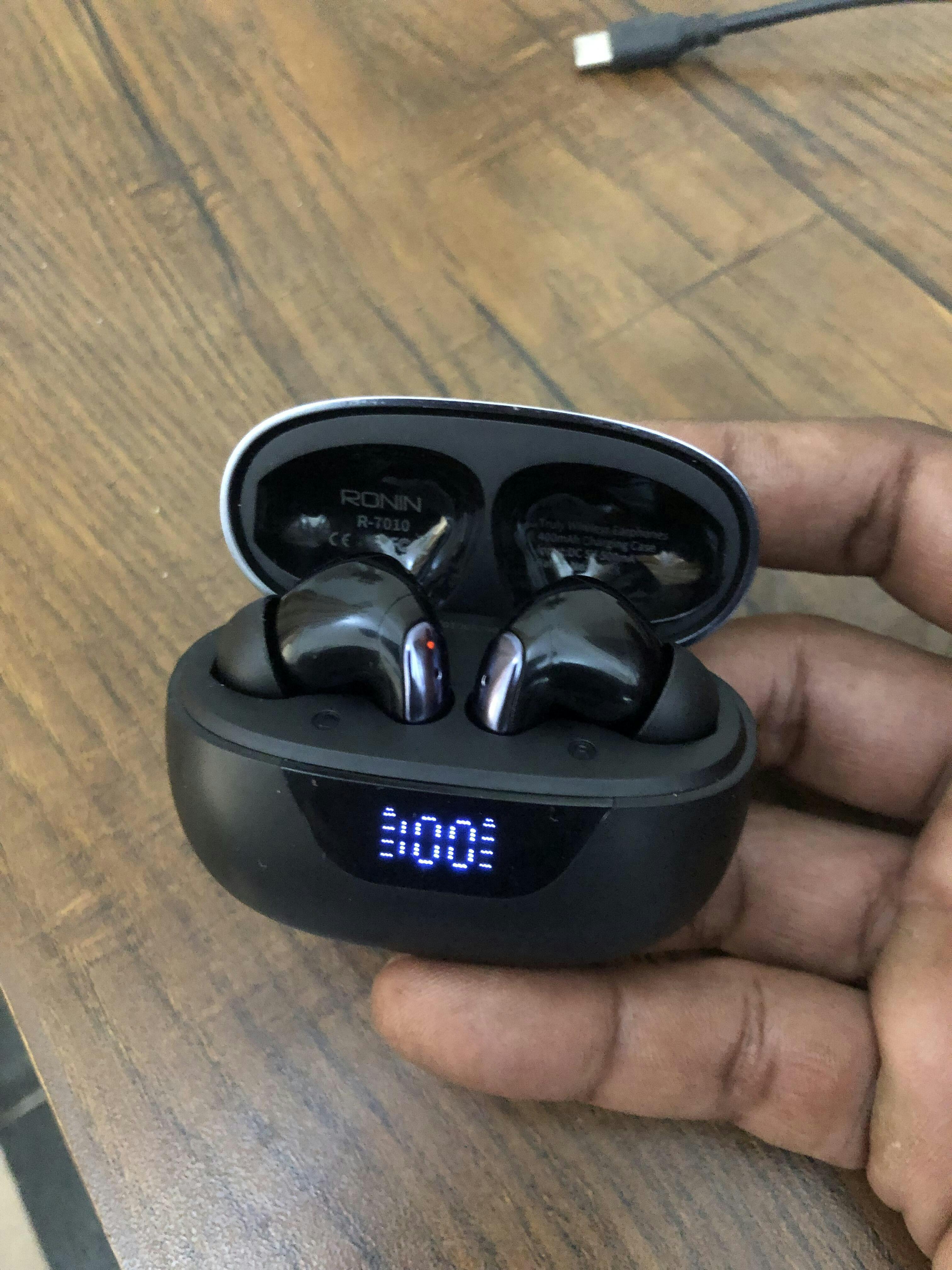 R-7010 Earbuds