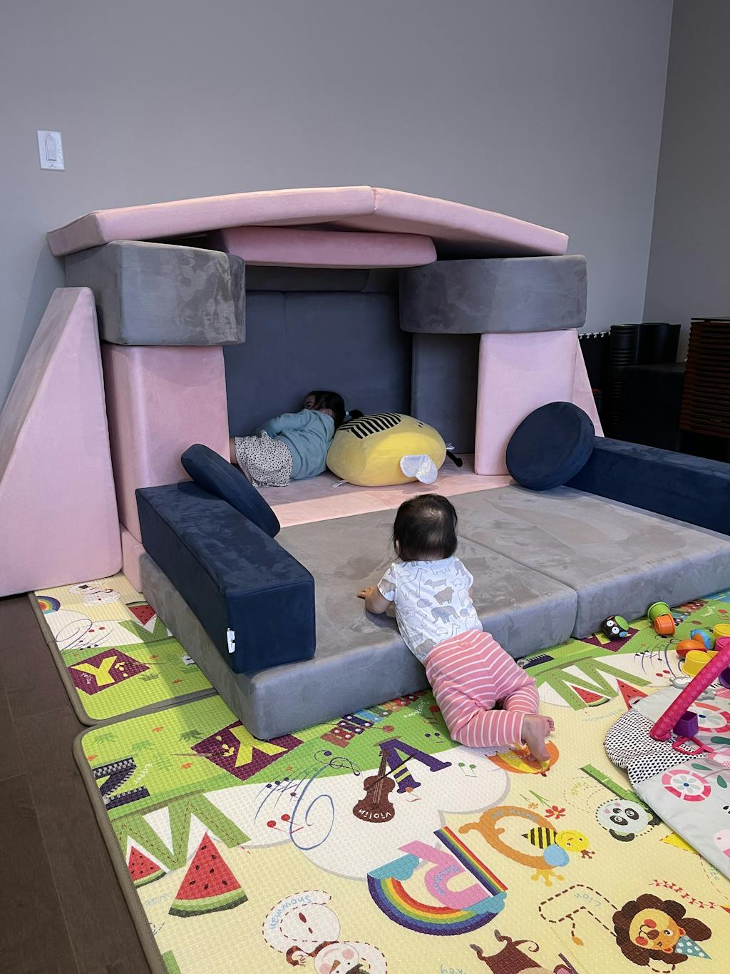 The Joey Play Couch – Roo & You