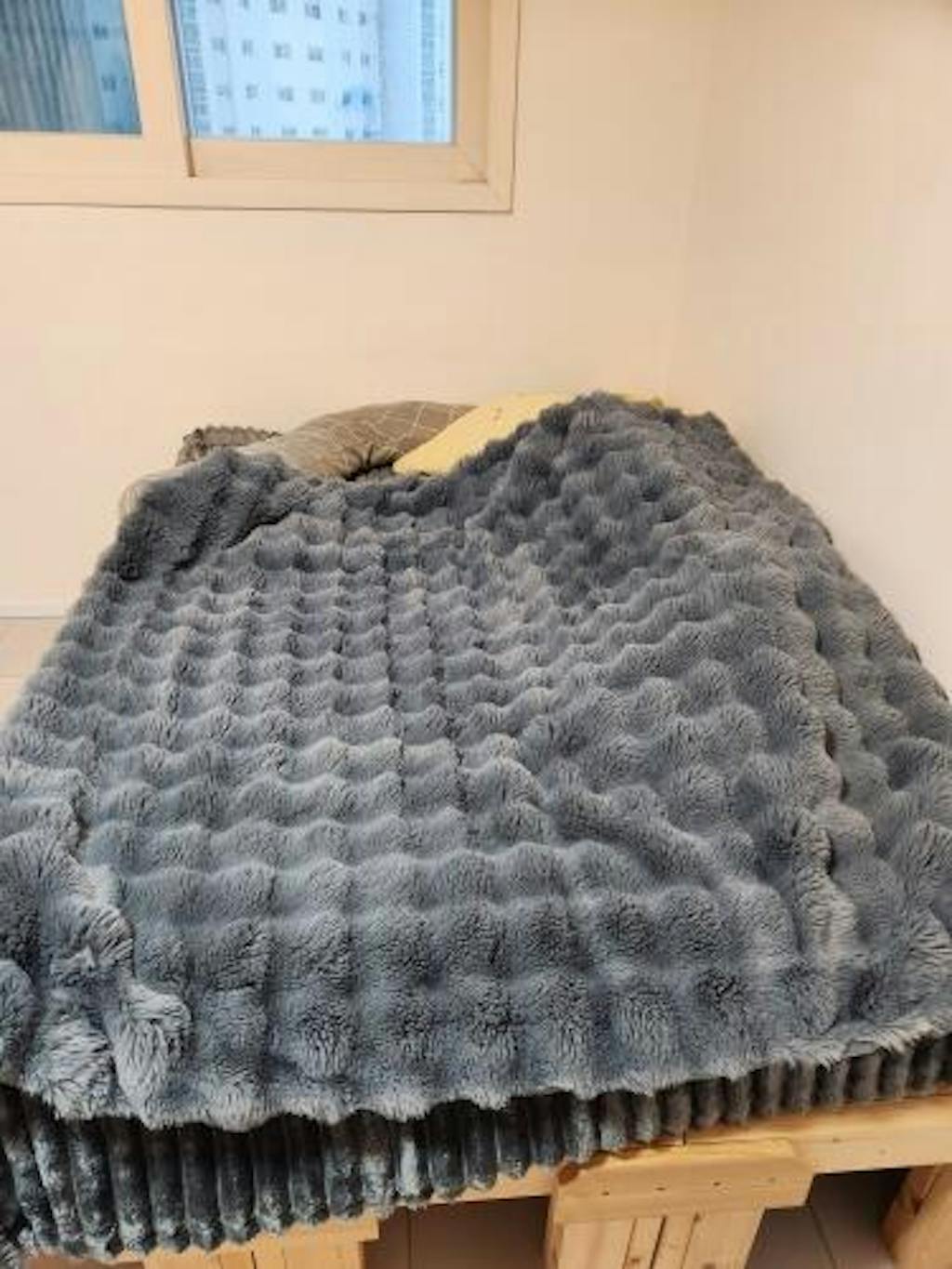 Bubble Cuddle Blanket - Lush Faux Fur Blanket – Roomie Design