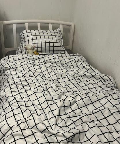 Plain Grid Bedding Set - Shop Online on roomtery
