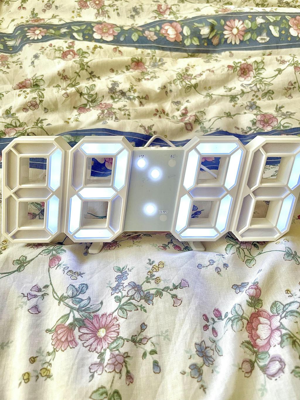 Aesthetic Room Decor | White Digital Alarm Clock - roomtery