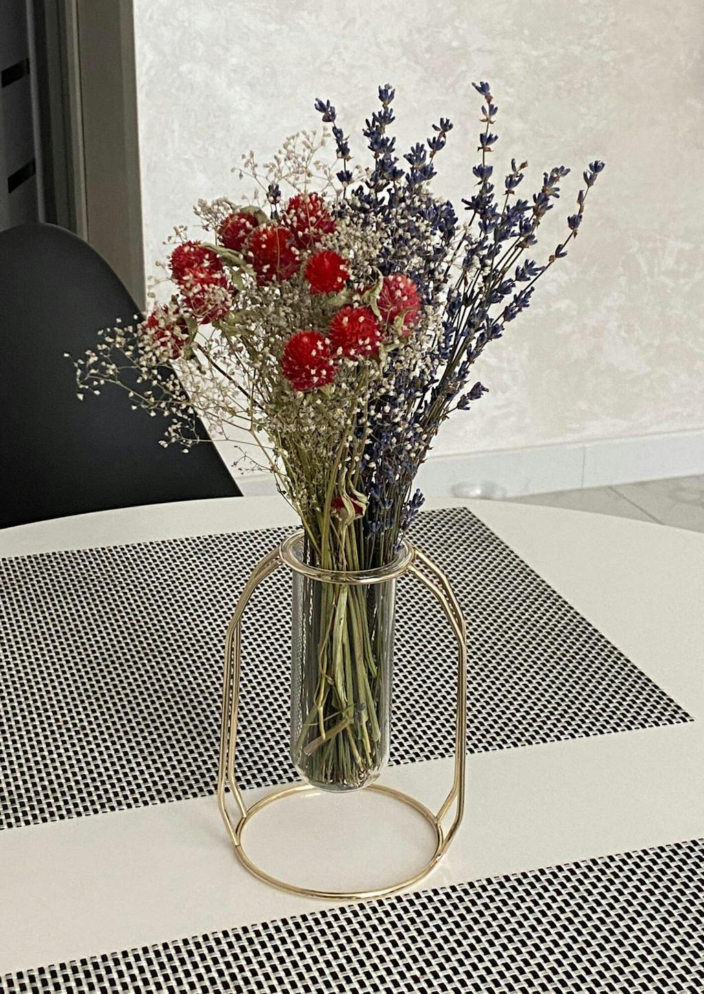 Brass Outline Vase | roomtery