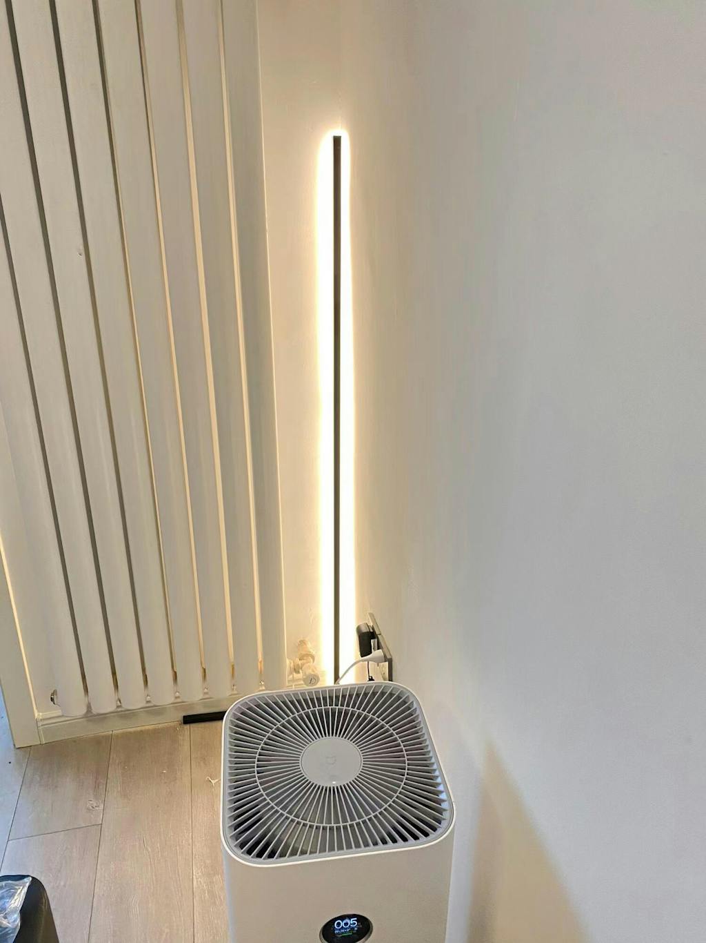 Ambient LED Corner Stand | Aesthetic Lighting - roomtery