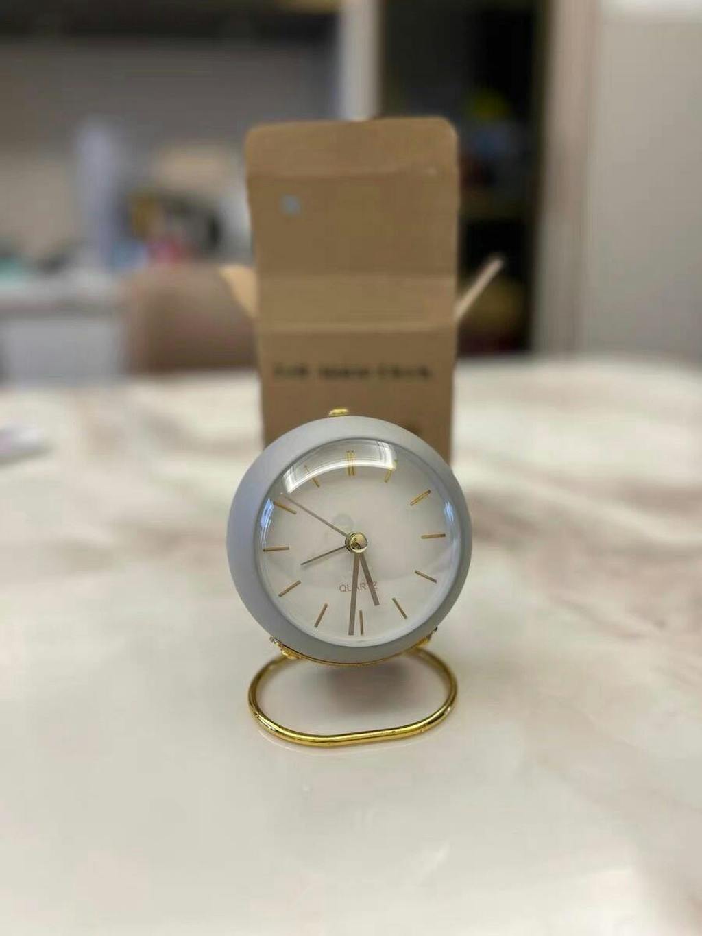 Minimalist Round Table Clock