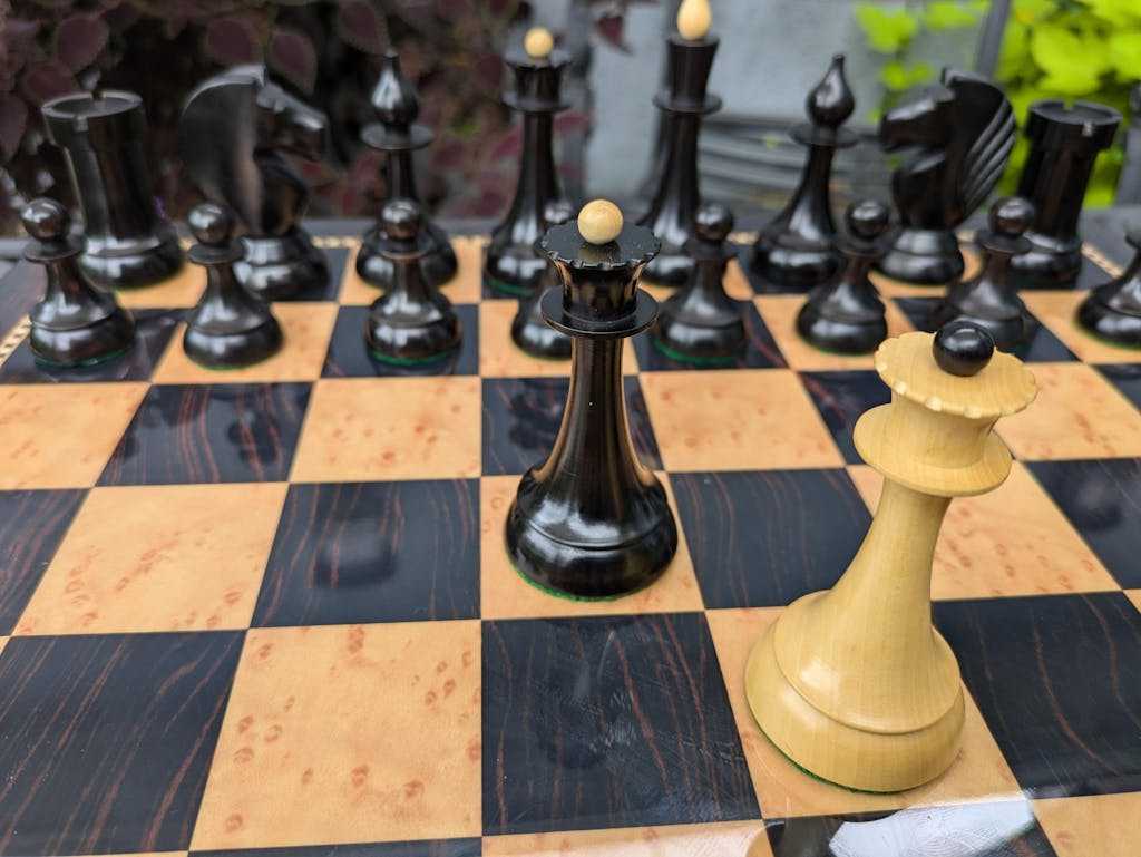 Check the Royal Chess Mall review and purchase your favorite chess sets ...