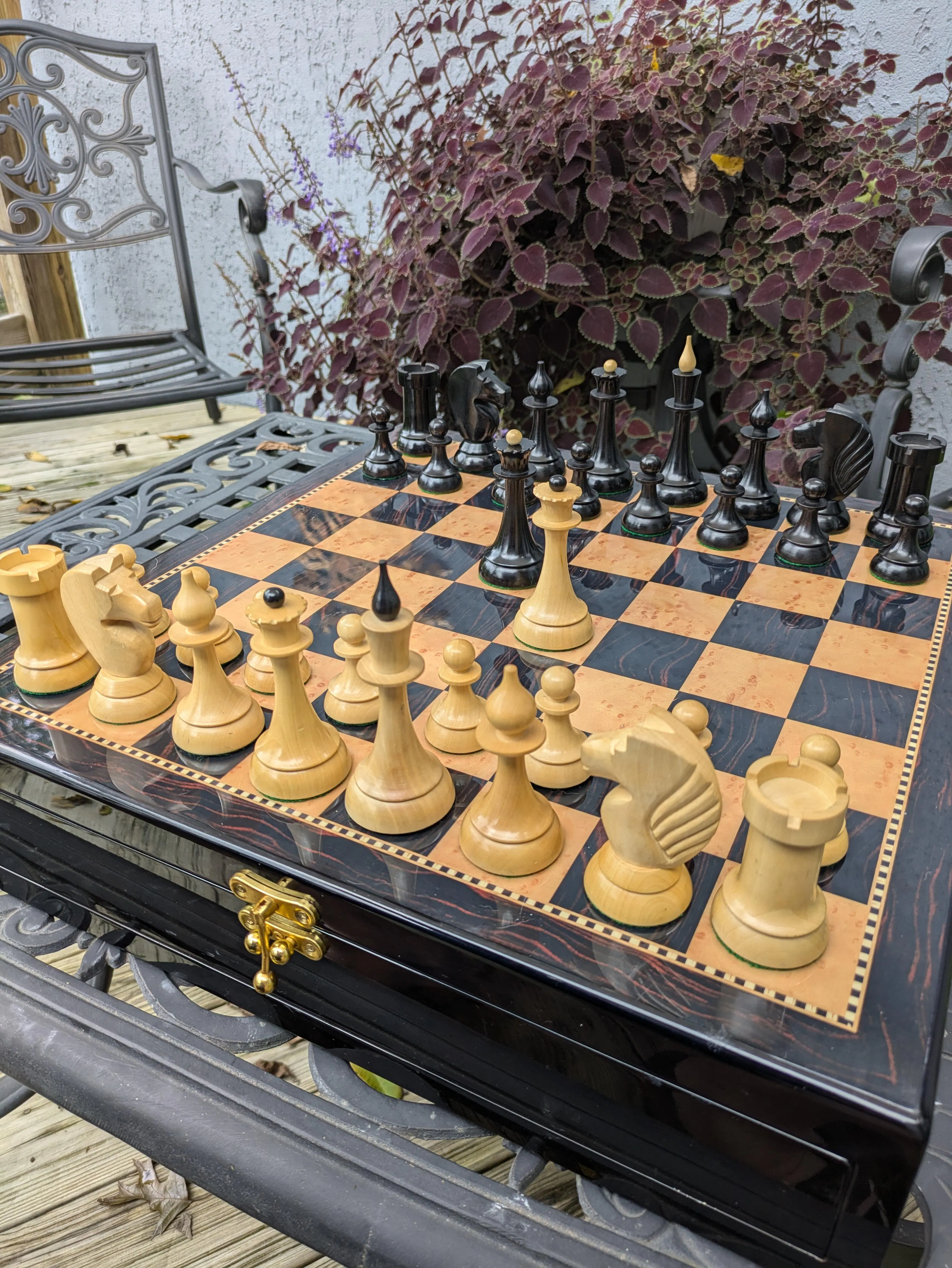 Check the Royal Chess Mall review and purchase your favorite chess sets ...