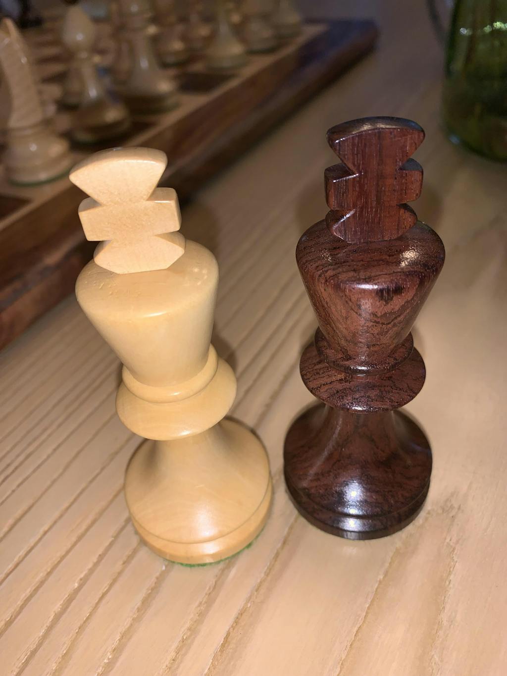 Check the Royal Chess Mall review and purchase your favorite chess sets ...