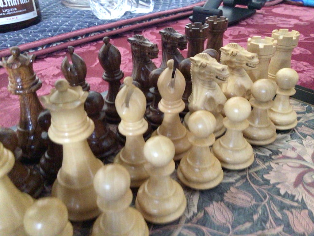 Check the Royal Chess Mall review and purchase your favorite chess sets ...