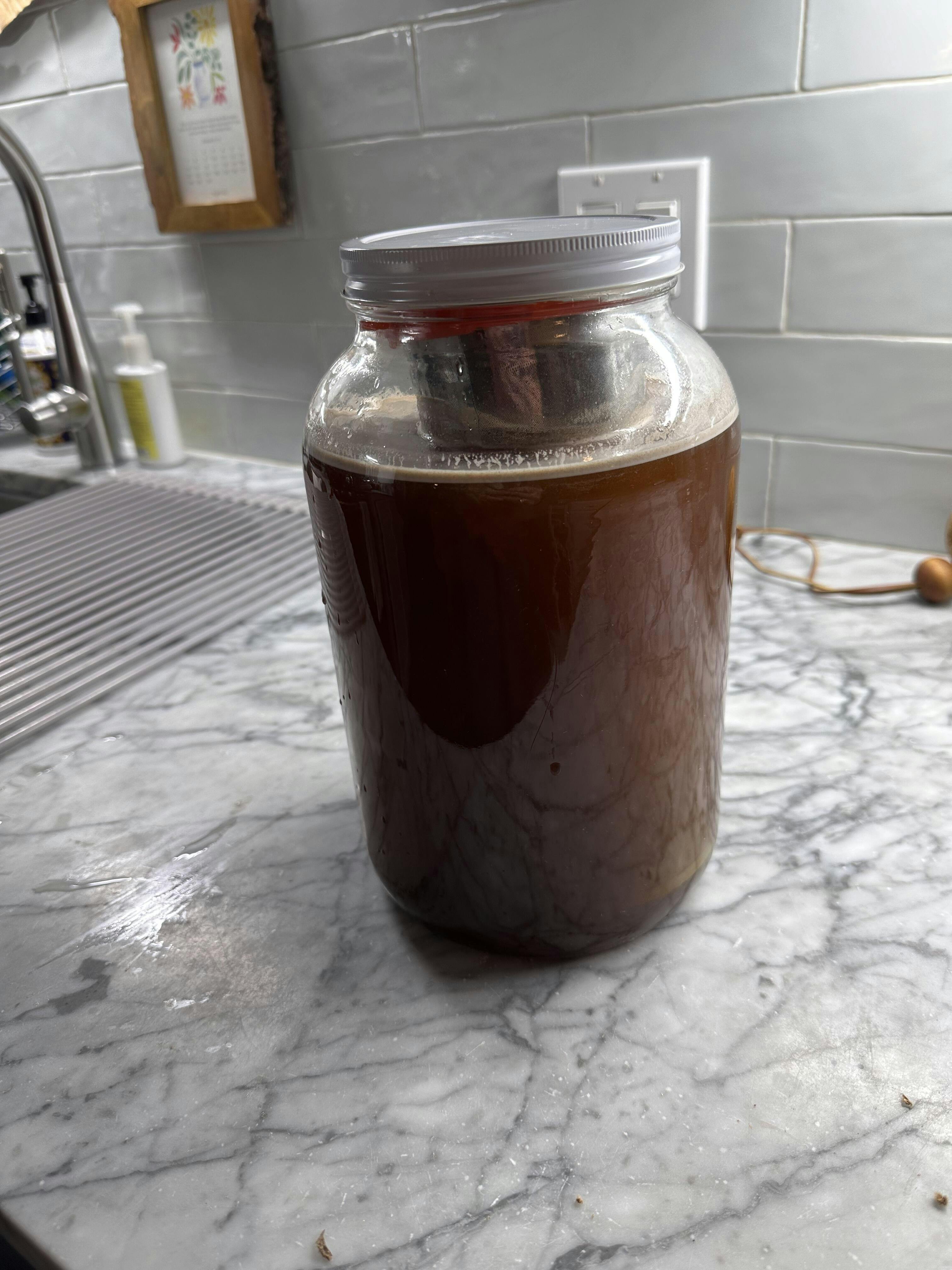 Rumble Jar: One Gallon size (128oz), filter-only (no jar included)