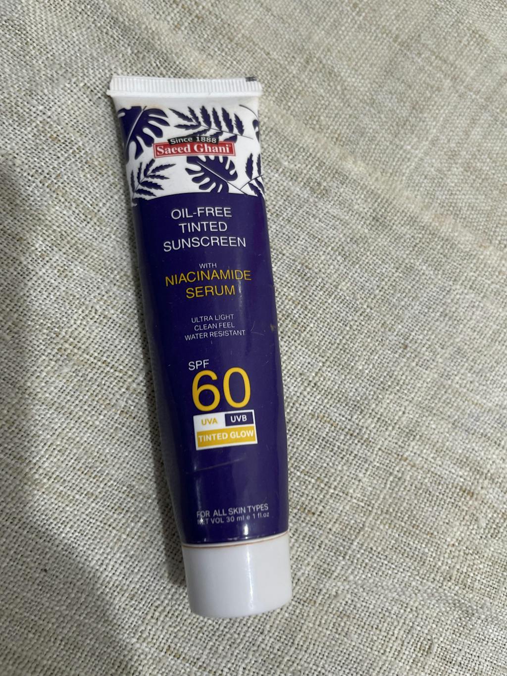Oil-Free Tinted Sunscreen With Niacinamide Serum – Saeed Ghani