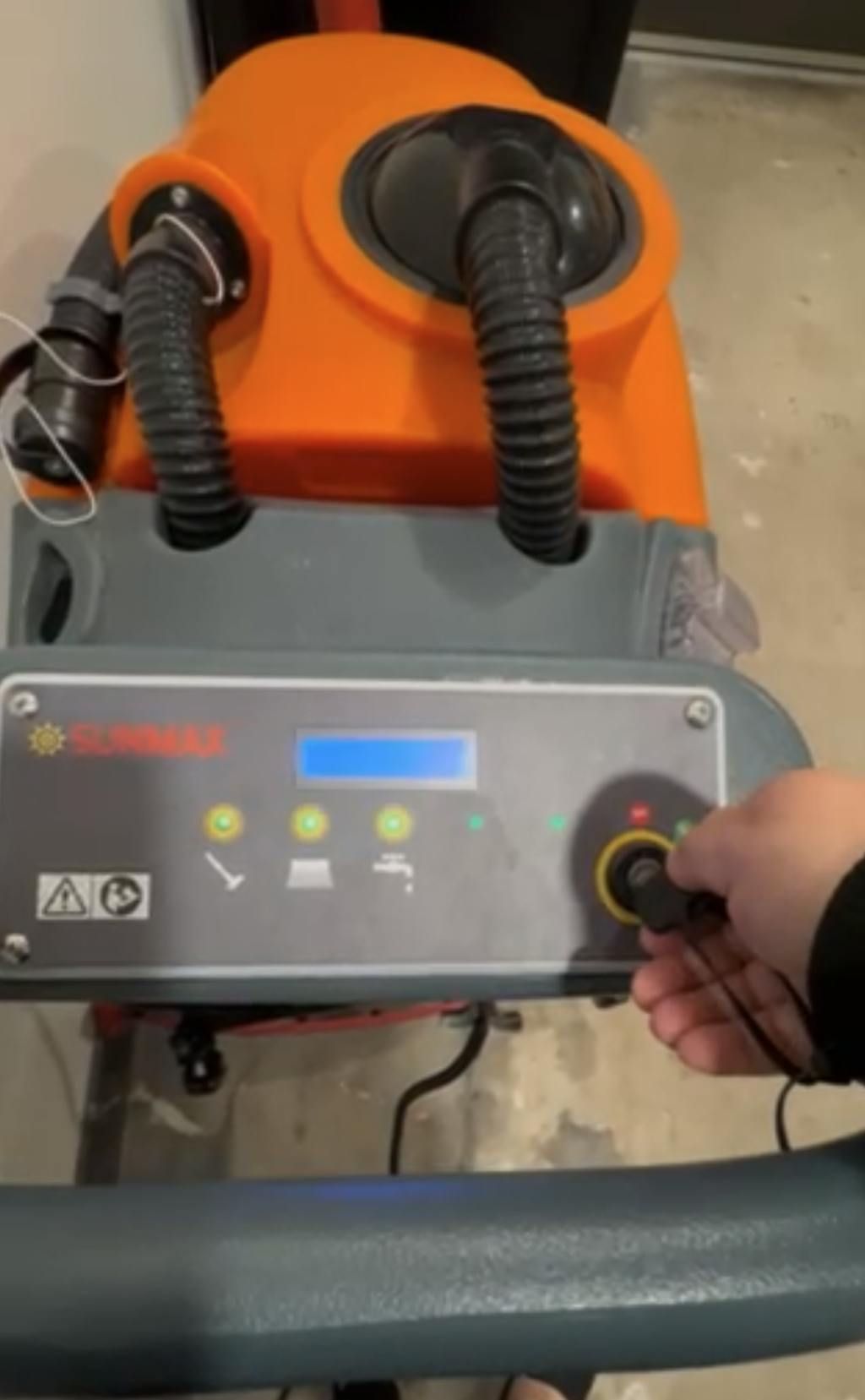 SM430 17" Walk-behind Floor Scrubber Machine, 360 Degree Rotating Head ...