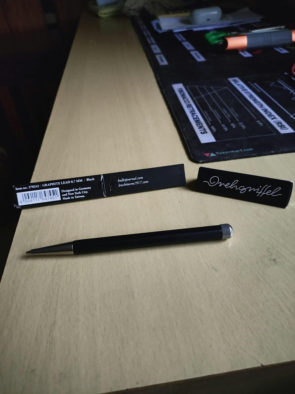 The Art of Handwriting: How to Choose the Perfect Pen – SCOOBOO