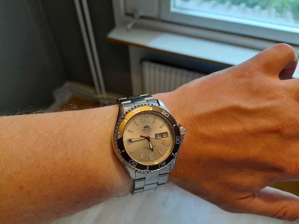 Orient RA-AA0821S Kamasu Mako - SeriousWatches.com