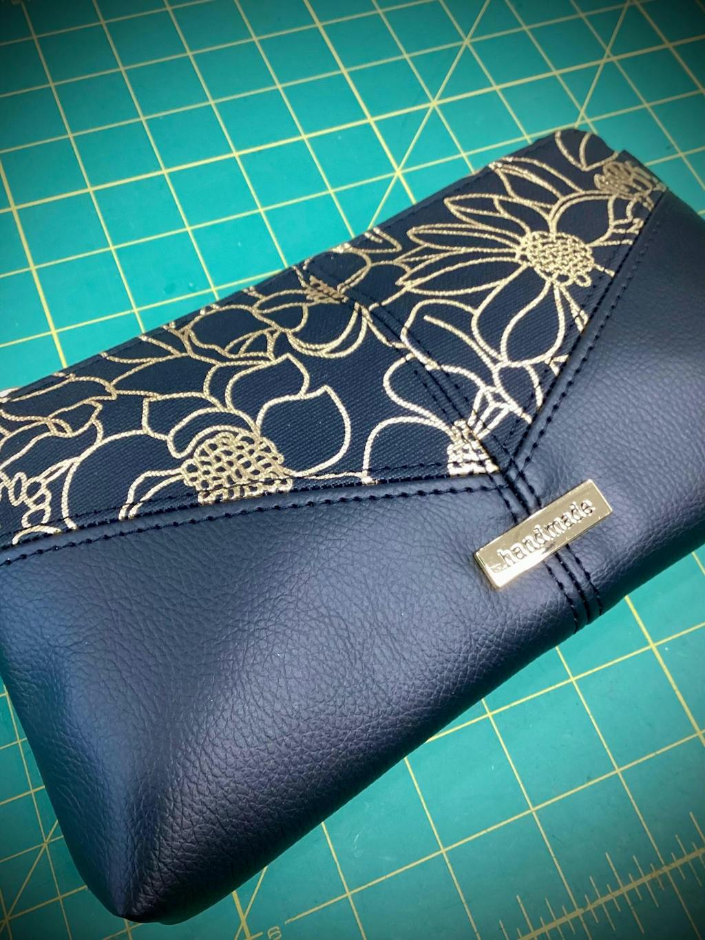 Harlequin Pouch (free) with video – Sew Modern Bags