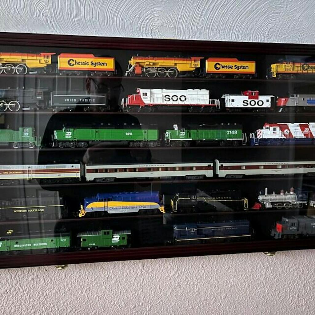 HO Scale Train Display Case Cabinet