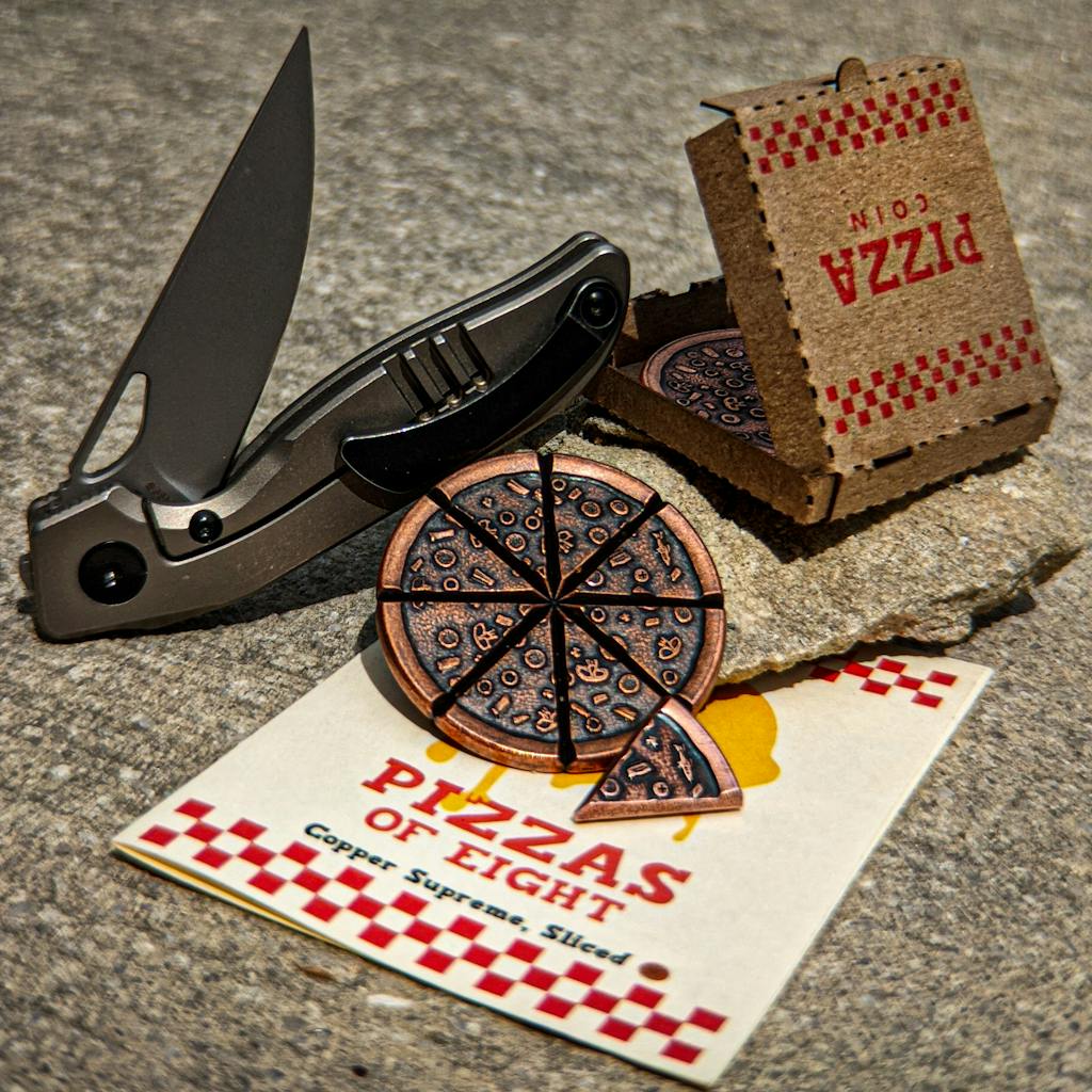 Pizzas of Eight Breakable Supreme Pizza Coin with two Tiny Pizza Boxes