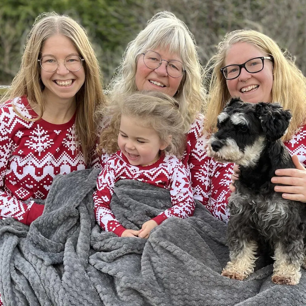 Julpyjamas till dam 2026 | Onesies, pyjamas & sovmasker – SillySanta.se