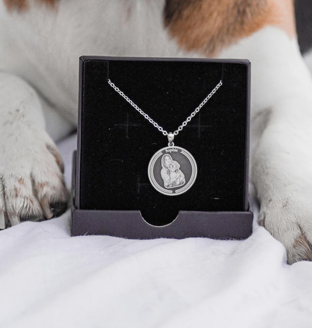 Silvercut® Black Medallion Dog Keychain With Custom Engraved Photo