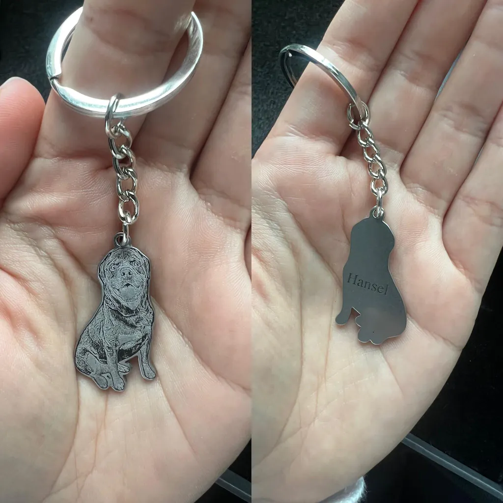 Silvercut® Life-Like Dog Keychain With Custom Engraved Photo