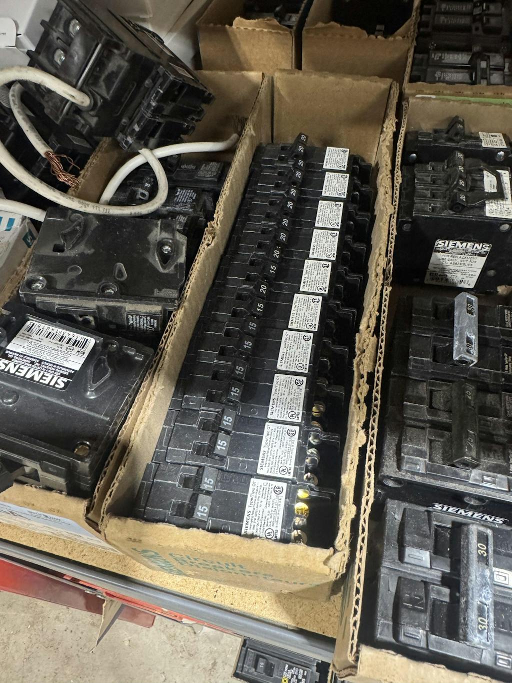 Q2100 - Siemens - 100 Amp Circuit Breaker – SimplyBreakers.com